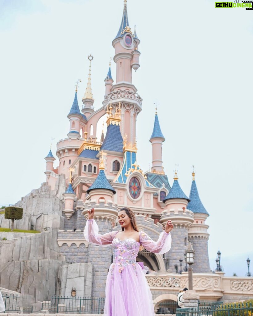 Actress Sarah Sarosh HD Photos and Wallpapers January 2025 | Gethu Cinema