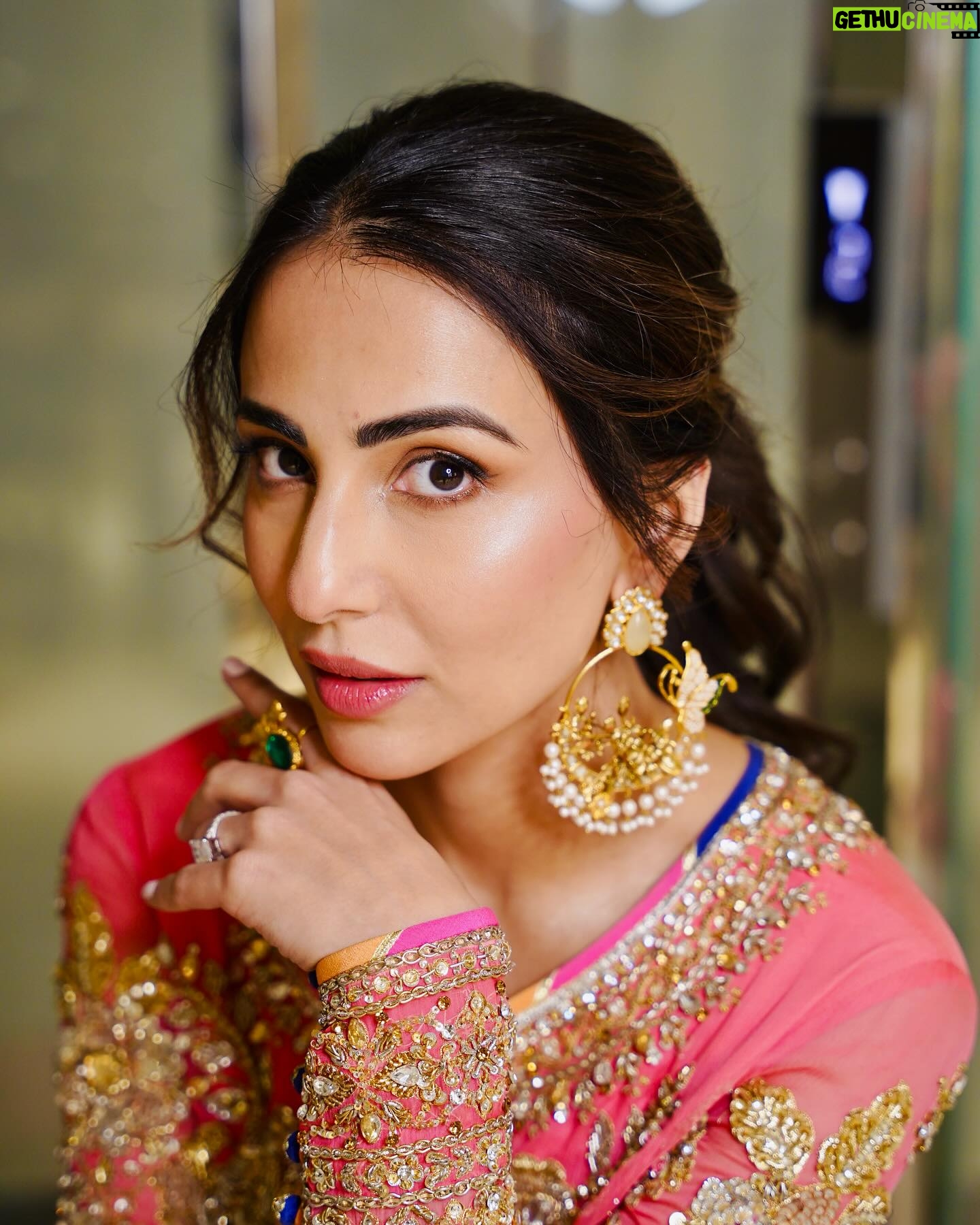 Actress Ushna Shah HD Photos and Wallpapers December 2024 | Gethu Cinema