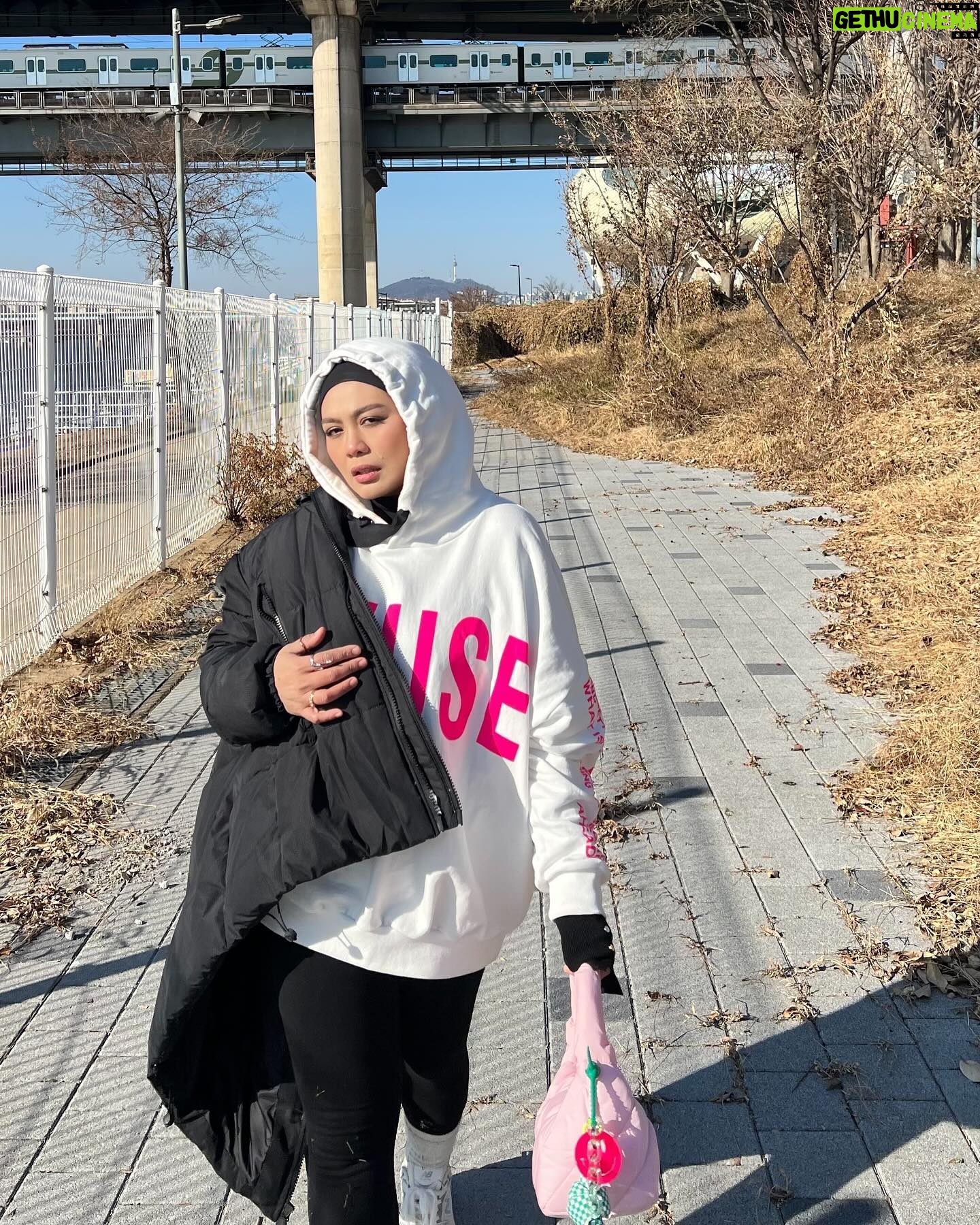 Actress Zulin Aziz HD Photos and Wallpapers January 2025 | Gethu Cinema