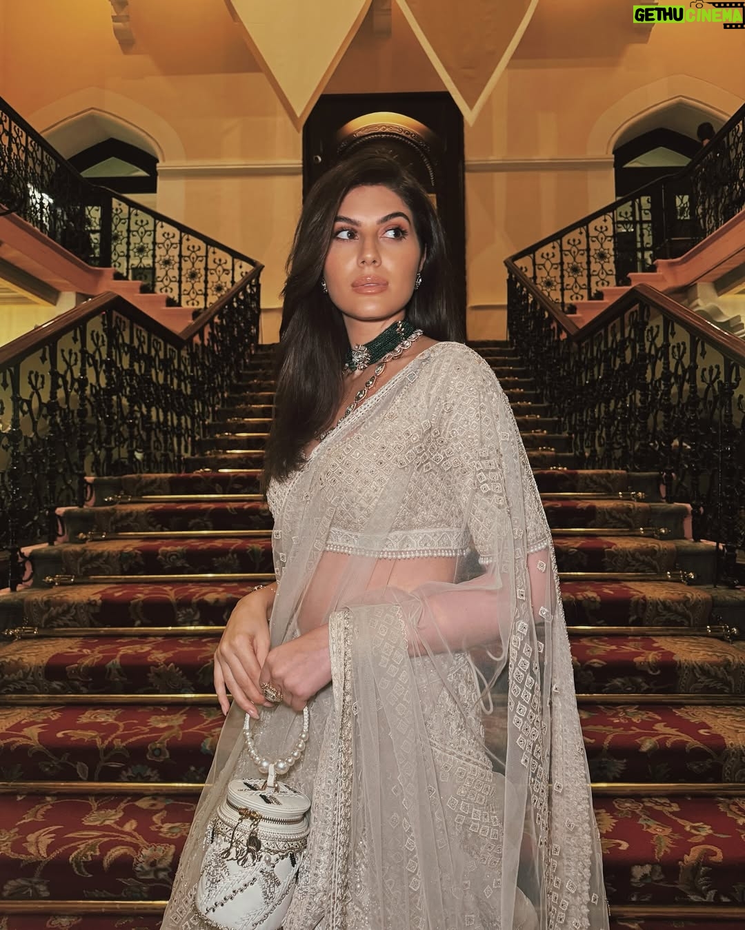 Actress Elnaaz Norouzi HD Photos and Wallpapers April 2025 | Gethu Cinema