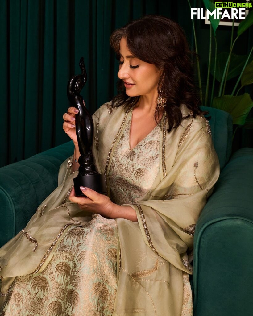 Actress Manisha Koirala HD Photos and Wallpapers March 2025 | Gethu Cinema