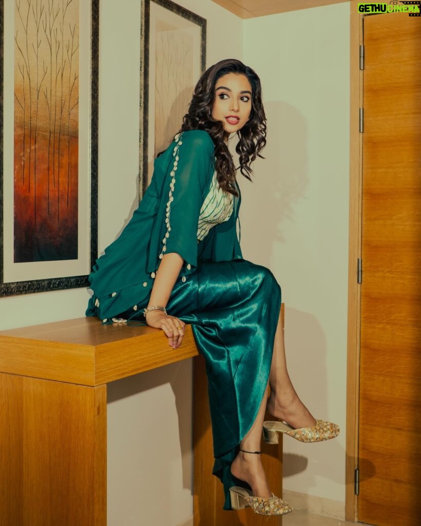 Actress Meenakshi Chaudhary HD Photos and Wallpapers February 2025 ...