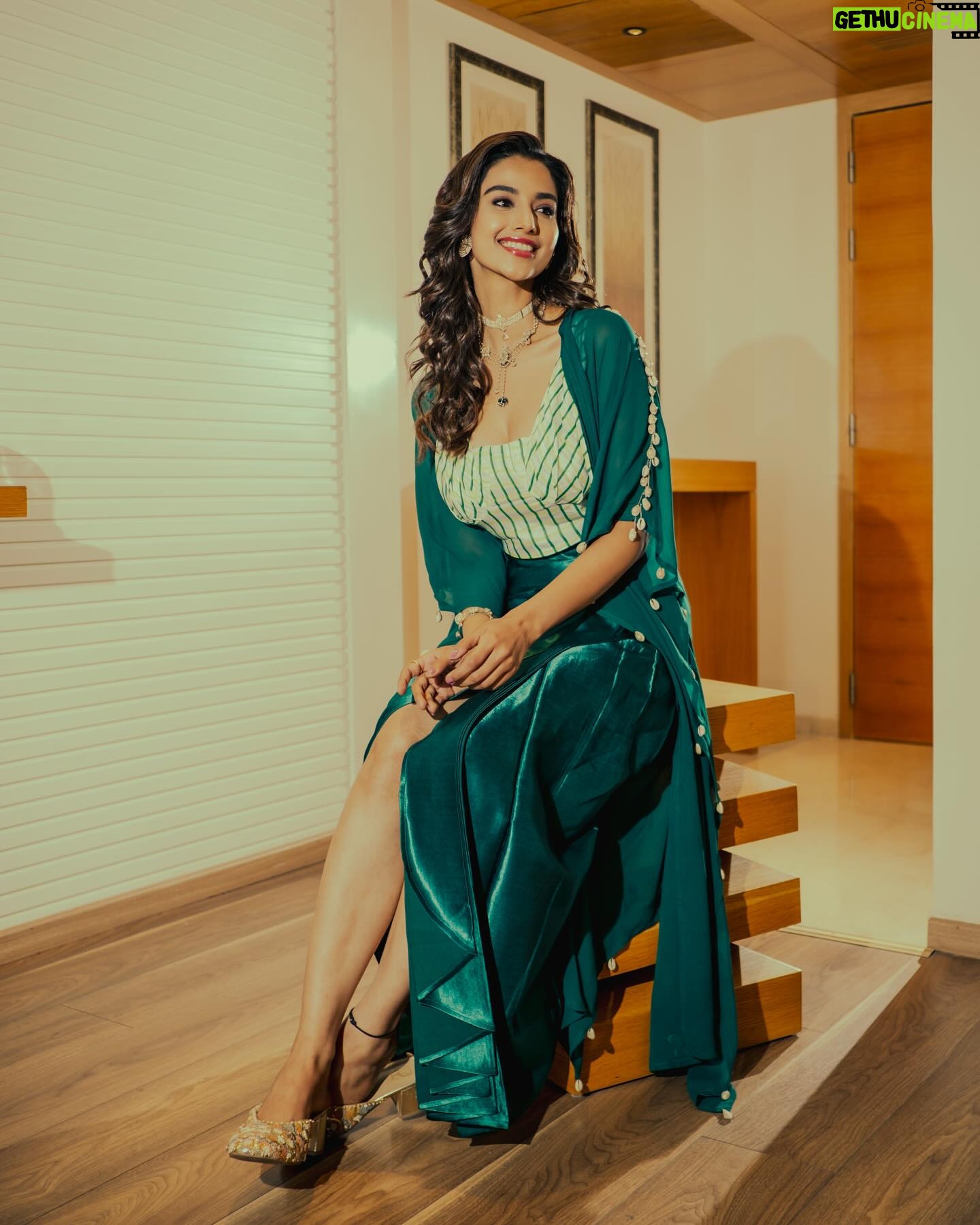 Actress Meenakshi Chaudhary HD Photos and Wallpapers February 2025 ...