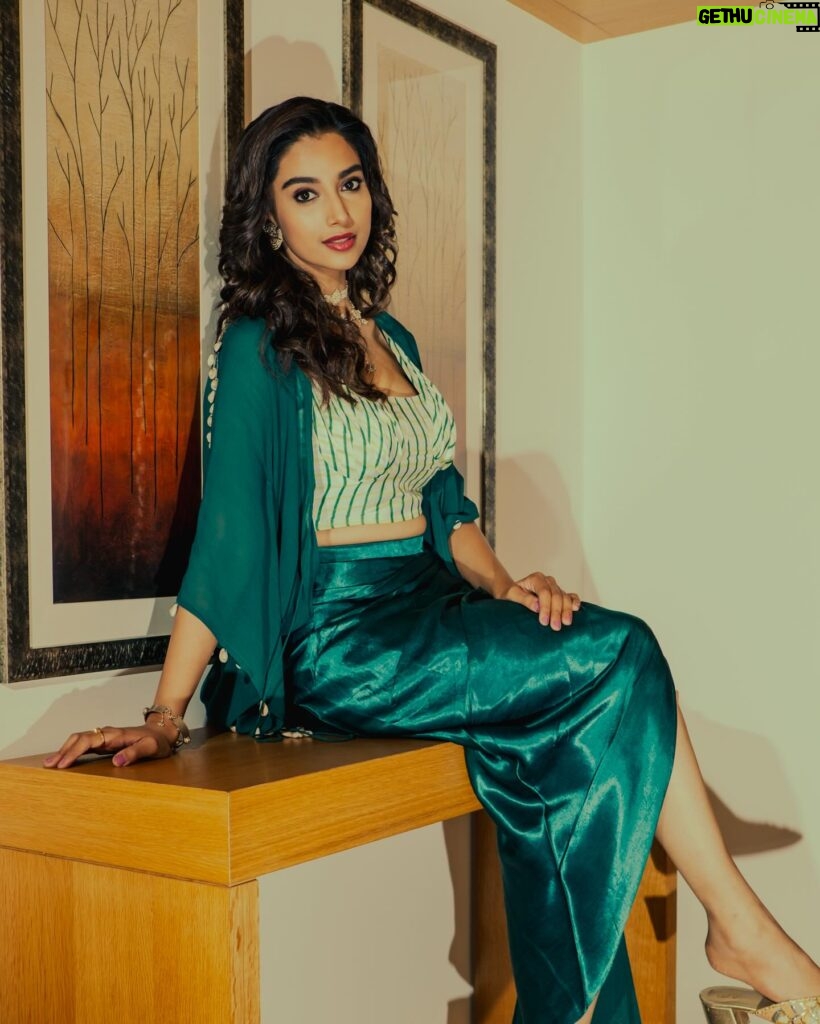 Actress Meenakshi Chaudhary HD Photos and Wallpapers February 2025 ...
