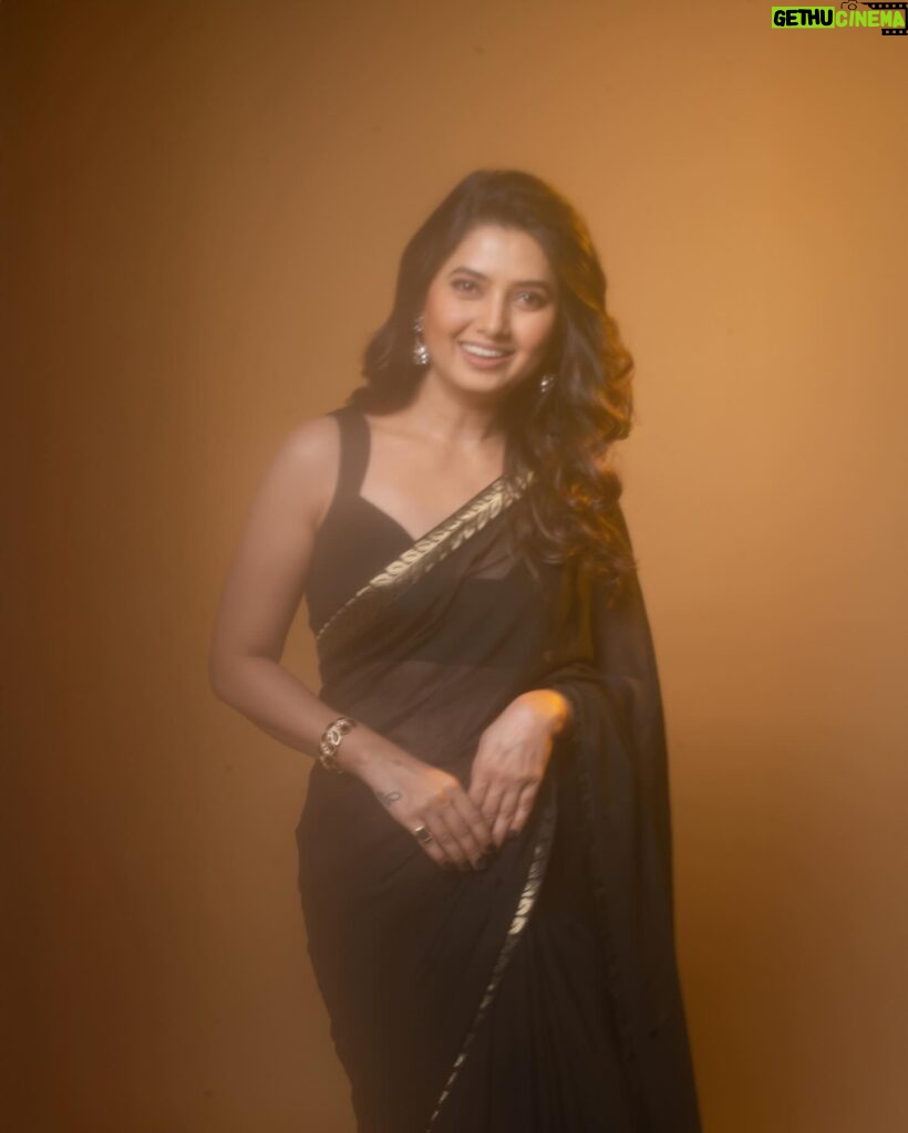 Actress Prajakta Mali HD Photos and Wallpapers February 2025 | Gethu Cinema