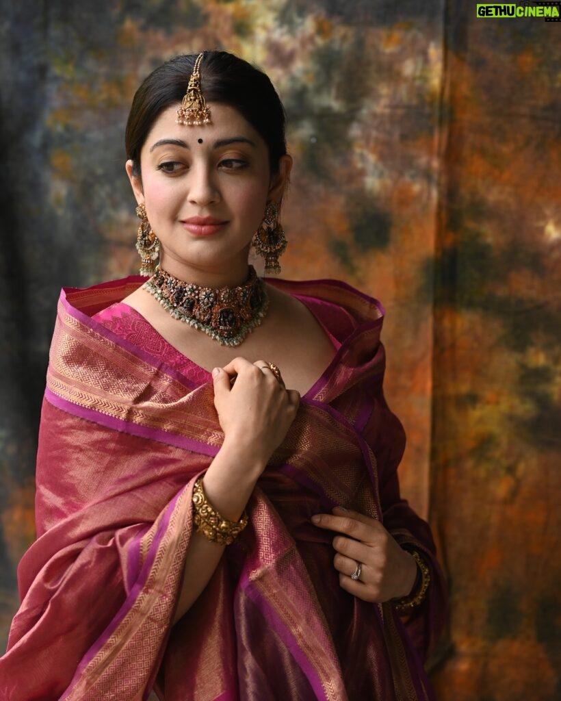 Actress Pranitha Subhash HD Photos and Wallpapers February 2025 | Gethu ...