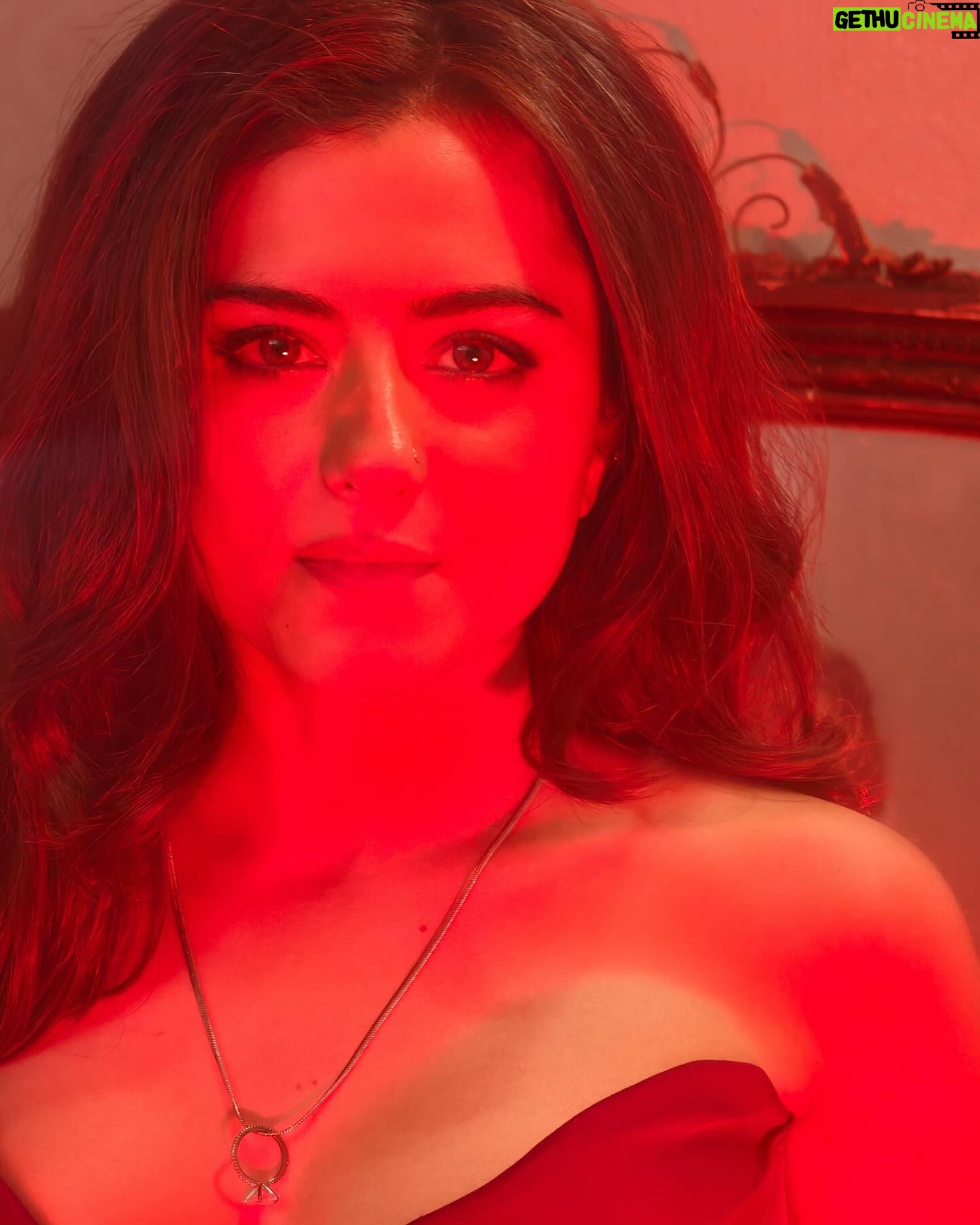 Actress Riddhi Dogra HD Photos and Wallpapers February 2025 | Gethu Cinema