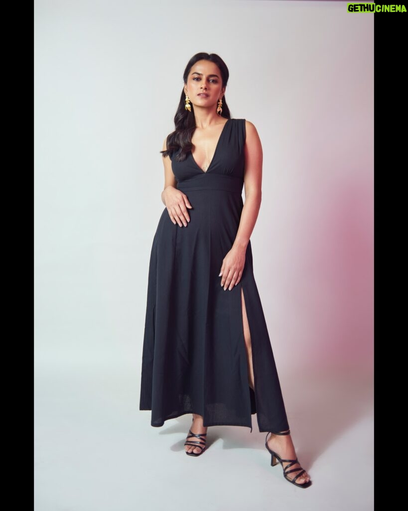 Actress Shraddha Srinath HD Photos and Wallpapers February 2025 | Gethu Cinema