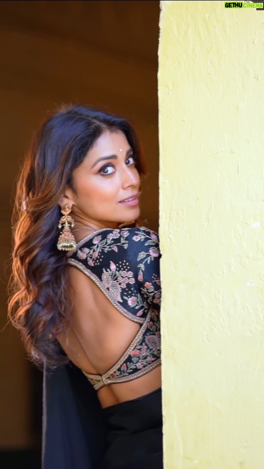 Actress Shriya Saran HD Photos and Wallpapers February 2025 | Gethu Cinema