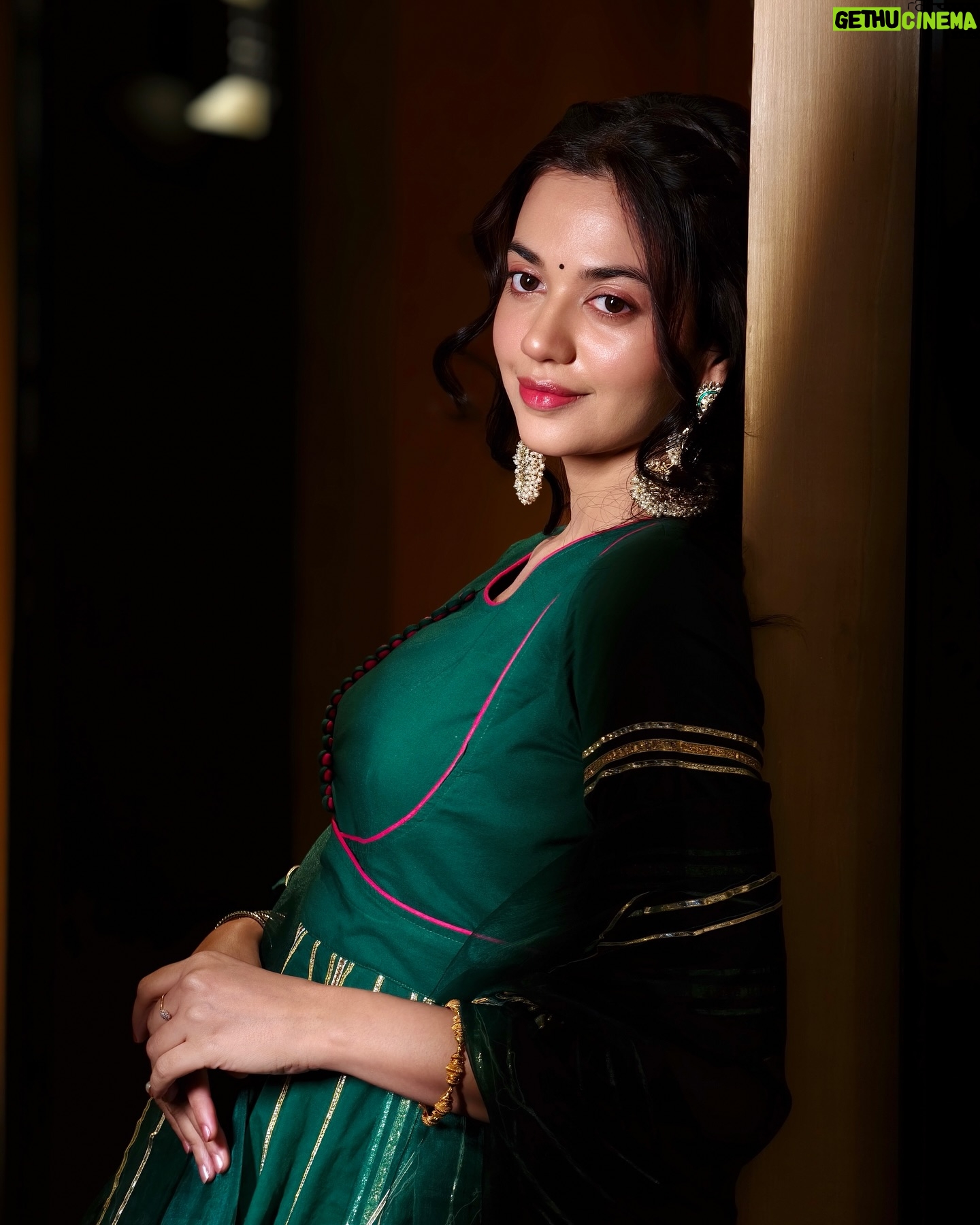 Actress Shruti Sharma HD Photos and Wallpapers February 2025 | Gethu Cinema