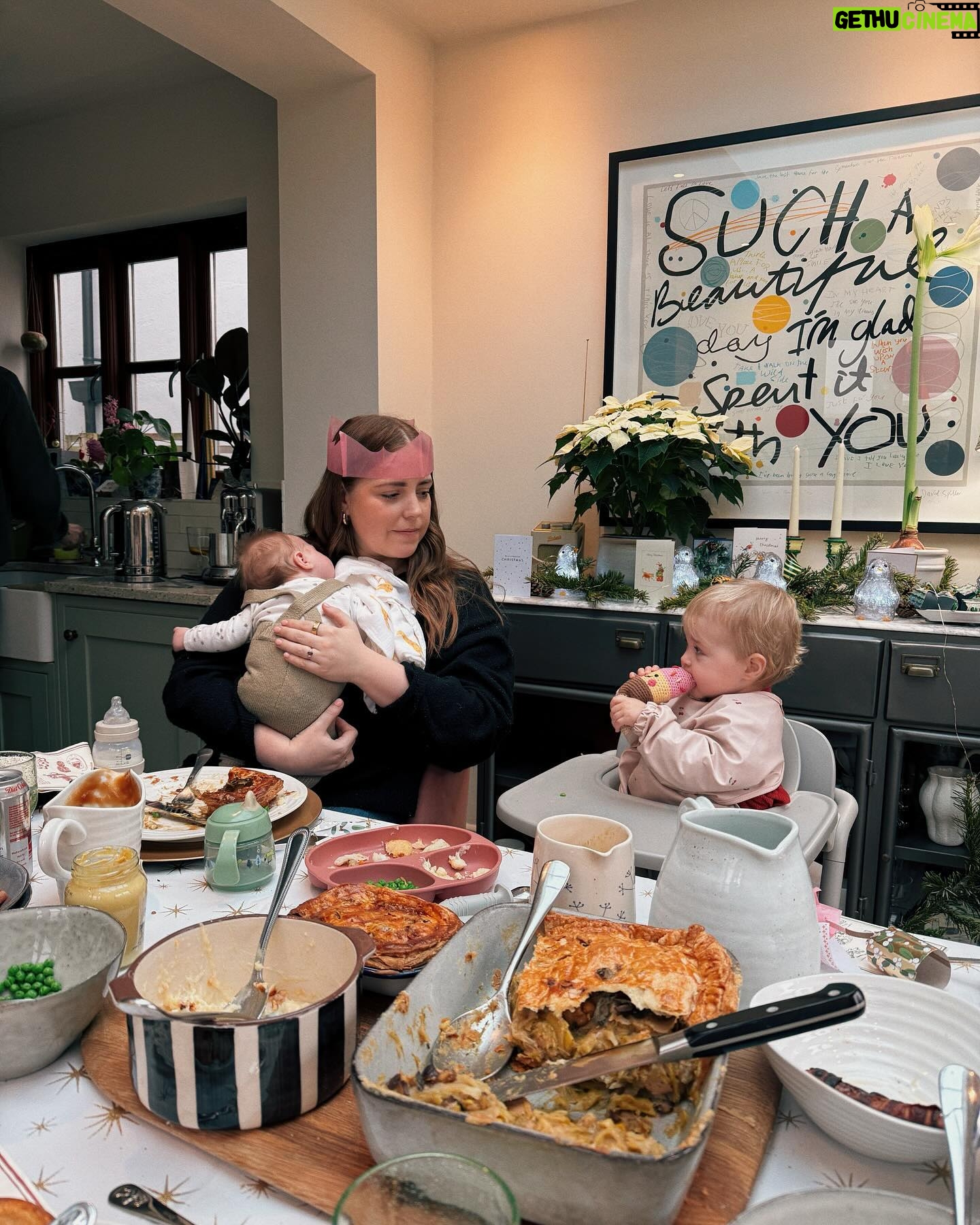 Actress Zoe Sugg HD Photos and Wallpapers February 2025 | Gethu Cinema