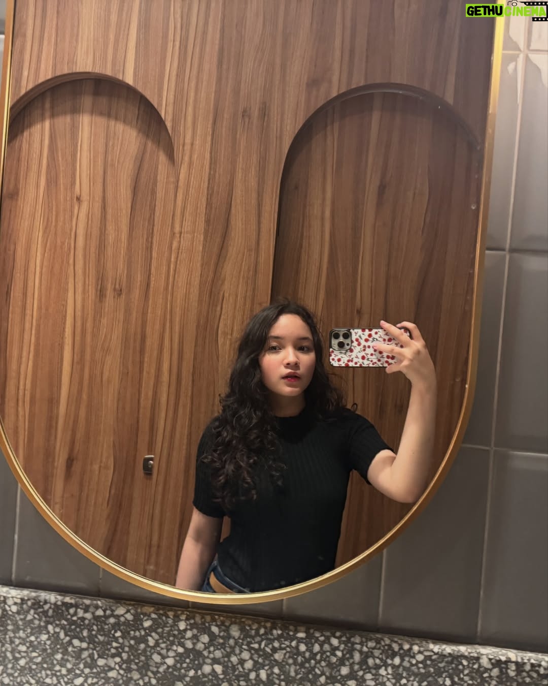 Actress Makayla Rose Hilli HD Photos and Wallpapers February 2025 ...