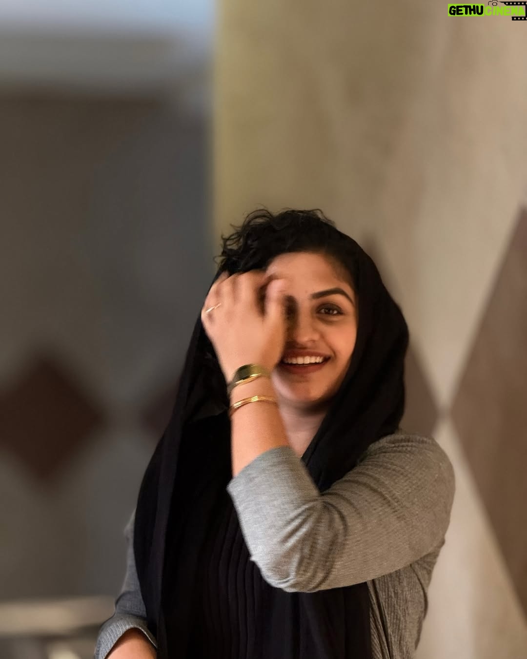 Actress Noorin Shereef HD Photos and Wallpapers March 2025 | Gethu Cinema