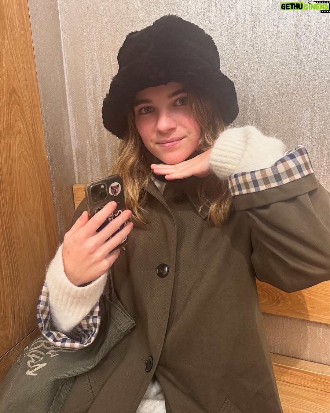 Actress Raegan Revord HD Photos and Wallpapers April 2025 | Gethu Cinema