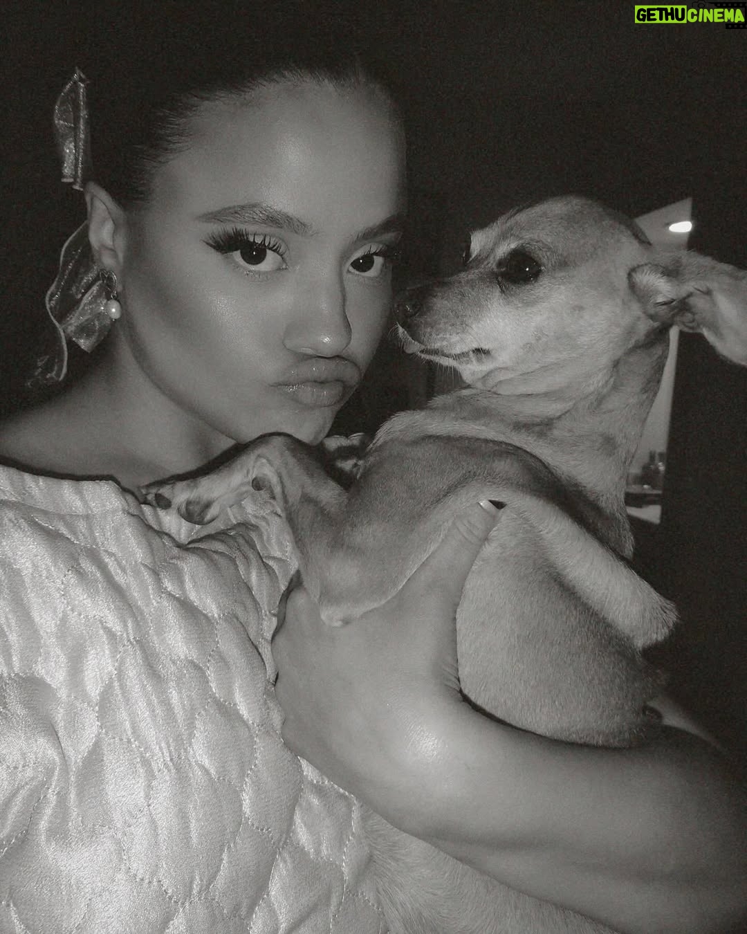 Actress Sarah Jeffery HD Photos and Wallpapers March 2025 | Gethu Cinema