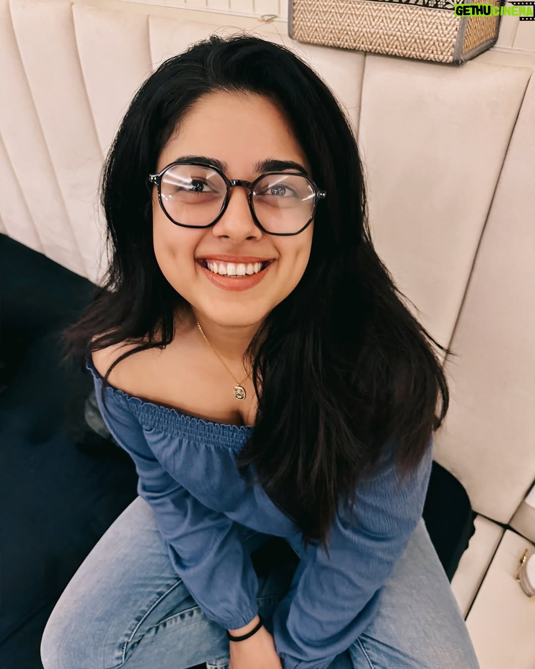 Actress Siddhi Idnani HD Photos and Wallpapers February 2025 | Gethu Cinema