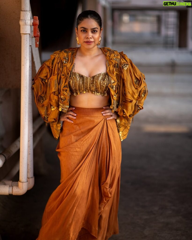 Actress Sumona Chakravarti HD Photos and Wallpapers March 2025 | Gethu ...