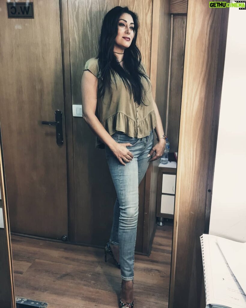 Actress Maya Nasri HD Photos and Wallpapers September 2019 | Gethu Cinema