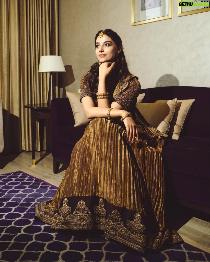 Actress Meenakshi Chaudhary HD Photos and Wallpapers March 2025 | Gethu ...