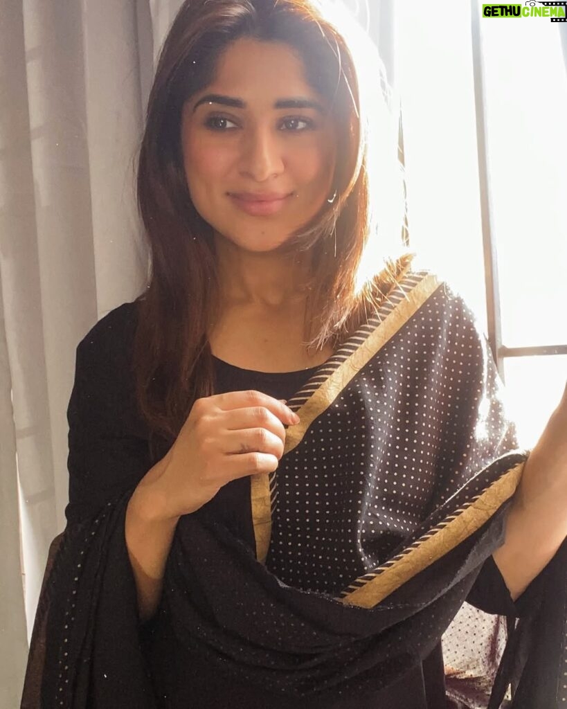 Actress Preeti Singh HD Photos and Wallpapers December 2025 | Gethu Cinema