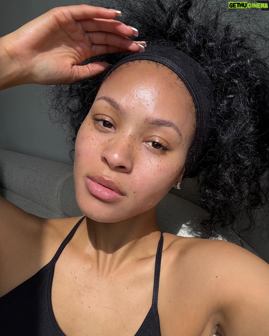 Actress Pretty Vee HD Photos and Wallpapers March 2025 | Gethu Cinema