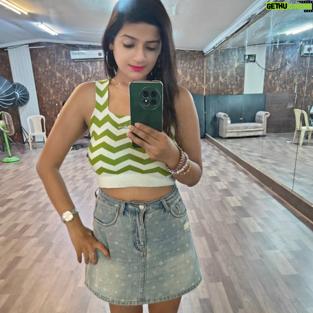 Ayushi Bhowmick Wiki, Biography, Age, Photos, Spouse and more