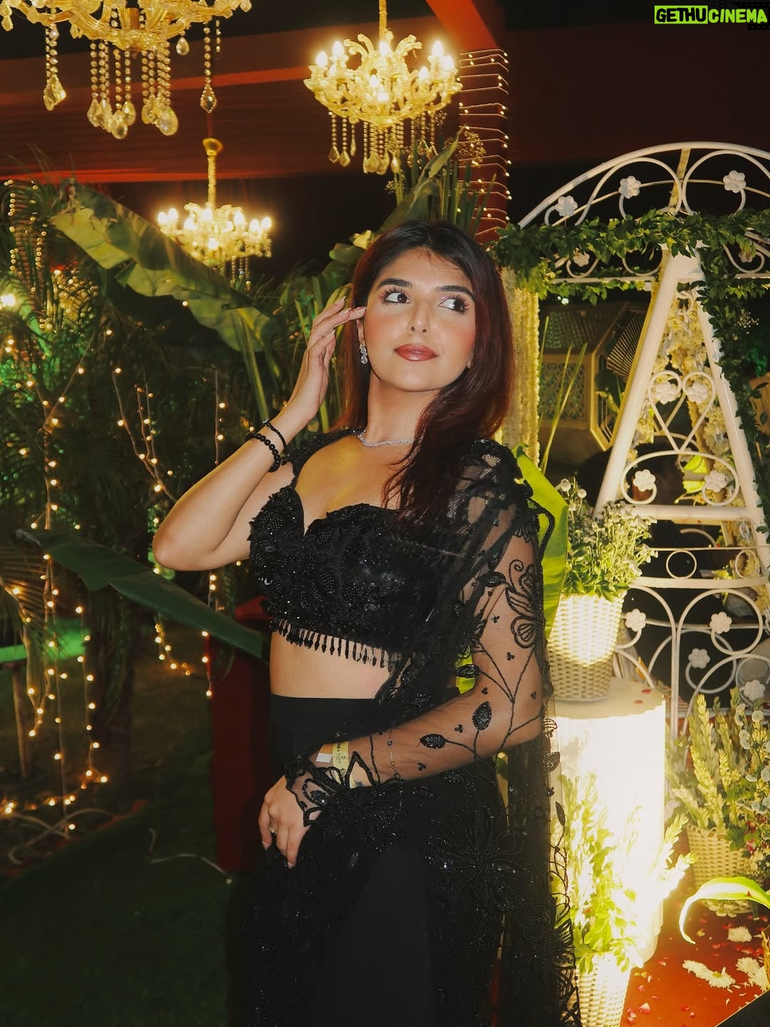Ashi Khanna Wiki, Biography, Age, Photos, Spouse and more