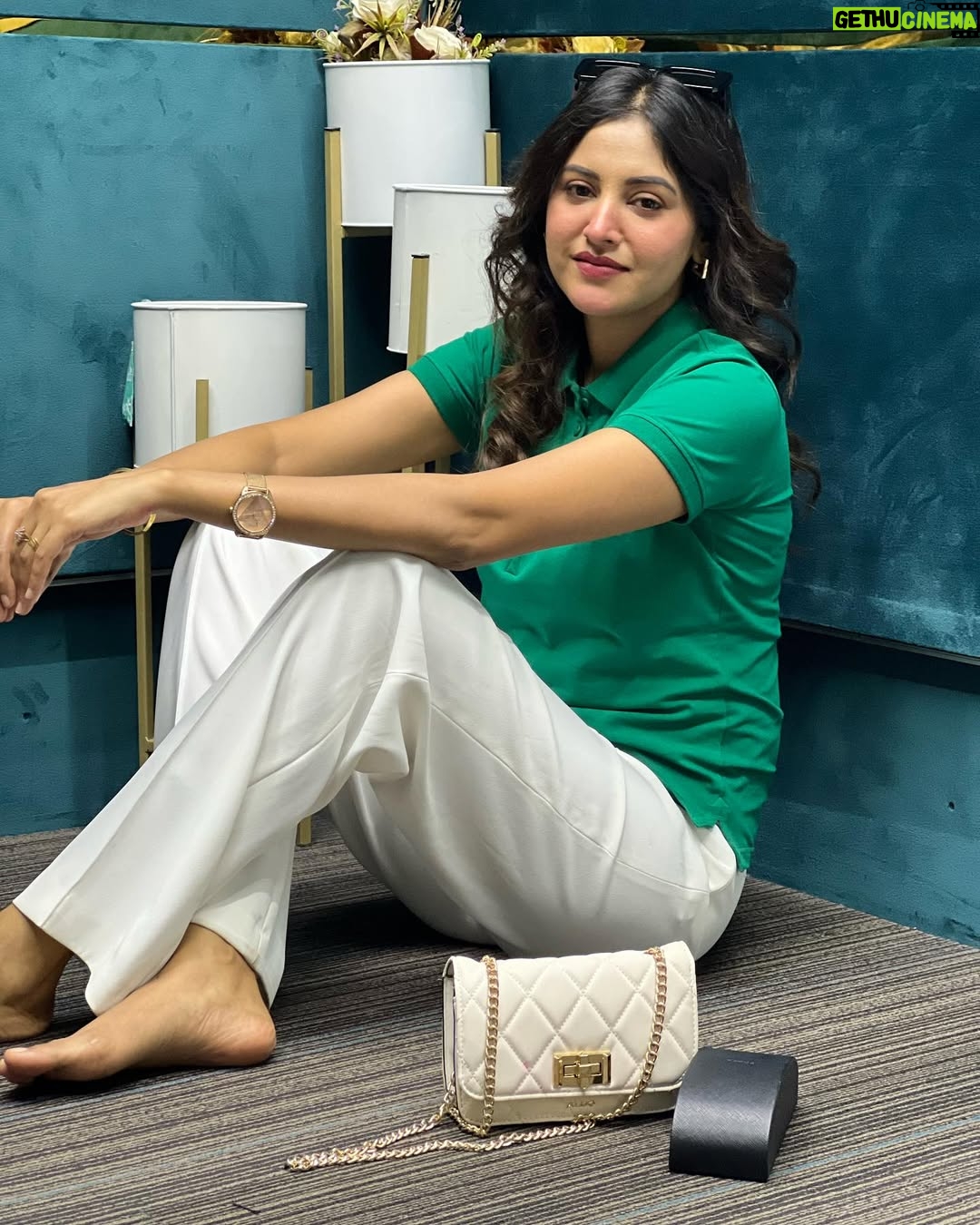 Actress Baani Sandhu HD Photos and Wallpapers August 2024 | Gethu Cinema
