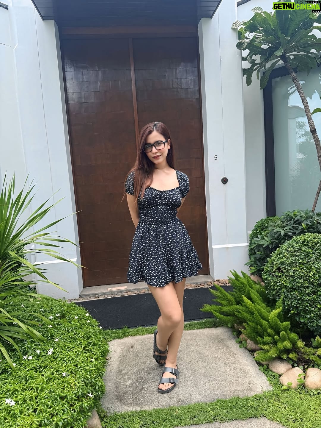 Actress Chitranshi Dhyani HD Photos and Wallpapers September 2025 ...