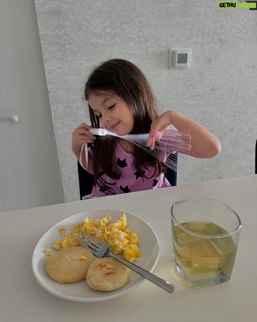 Actress Fefi Oliveira HD Photos and Wallpapers September 2025 | Gethu ...