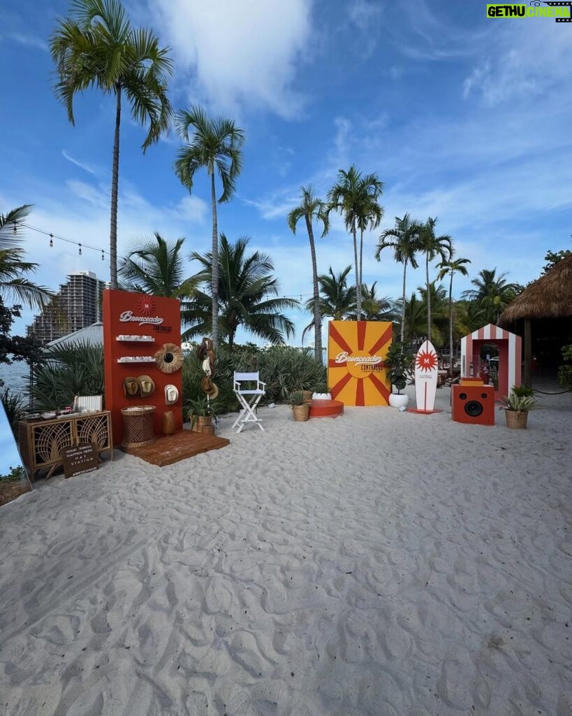 Actress Fefi Oliveira HD Photos and Wallpapers July 2025 | Gethu Cinema