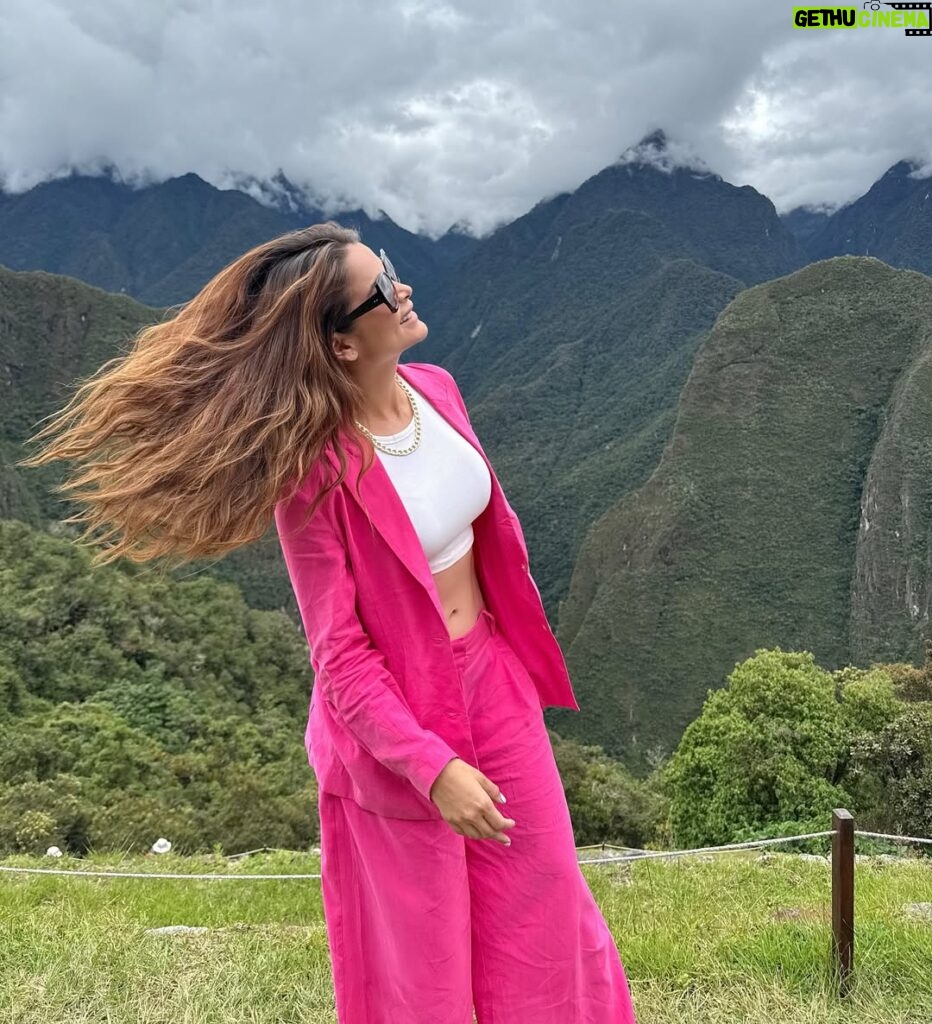 Actress Laura Spoya HD Photos and Wallpapers April 2025 | Gethu Cinema