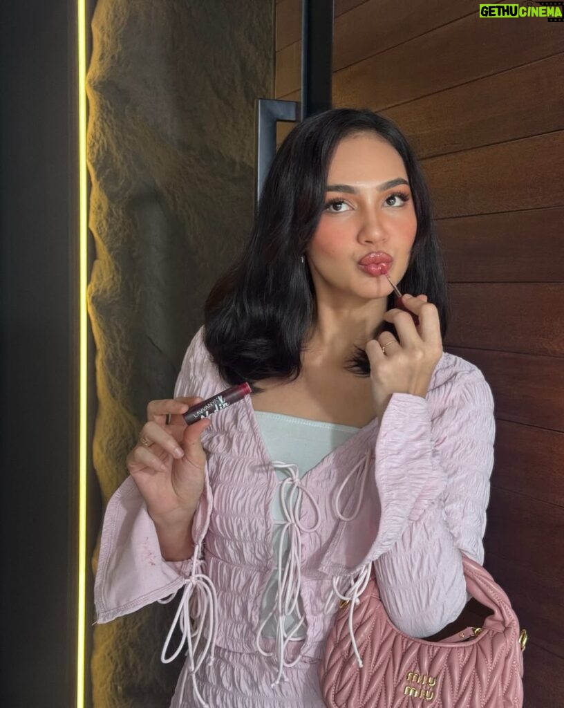 Actress Nadia Brian HD Photos and Wallpapers September 2025 | Gethu Cinema