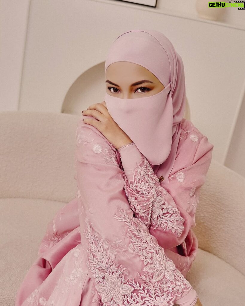 Actress Neelofa HD Photos and Wallpapers January 2025 | Gethu Cinema