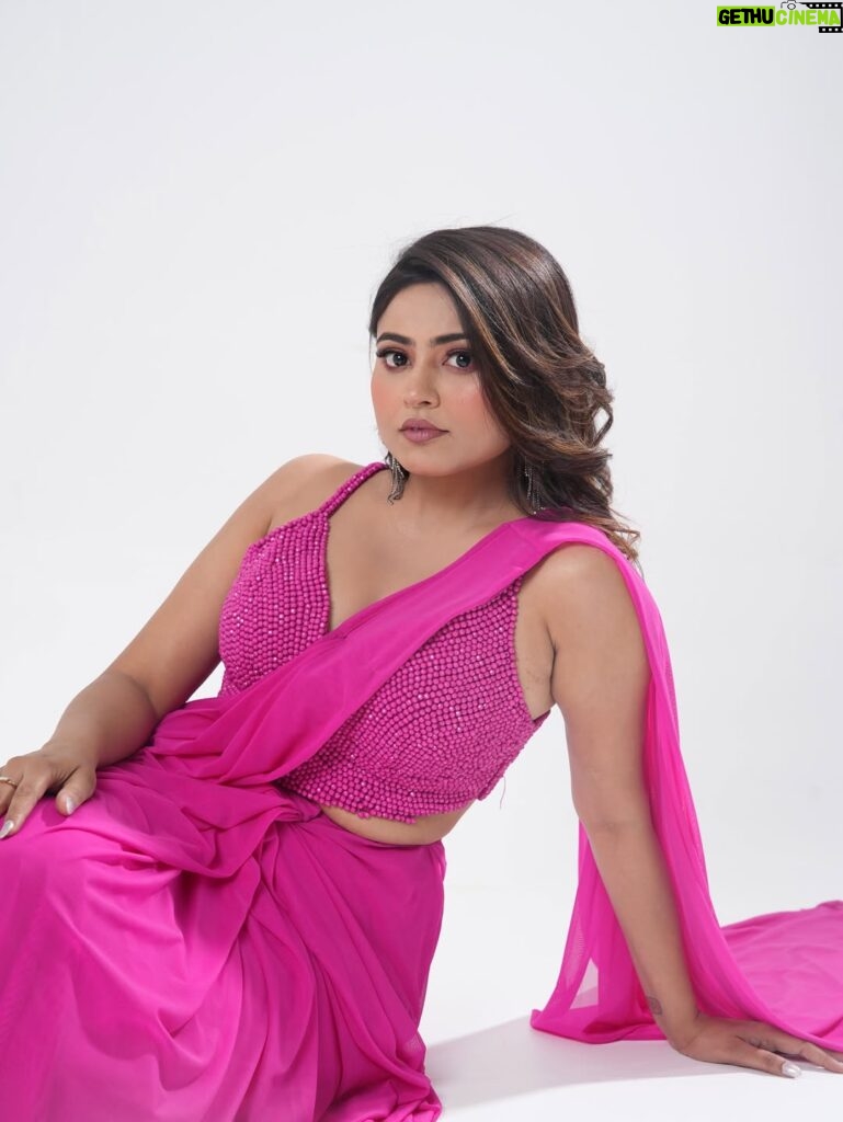Actress Nishu Tiwari HD Photos and Wallpapers September 2025 | Gethu Cinema