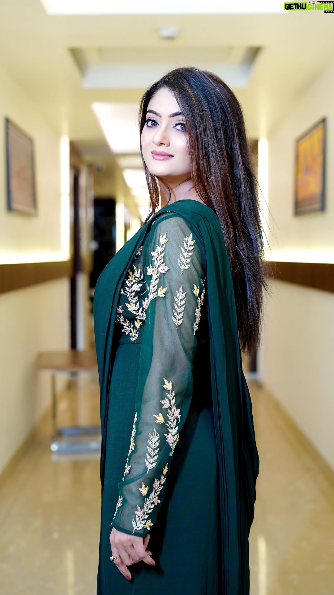 Actress Rashmi Gupta HD Photos and Wallpapers April 2025 | Gethu Cinema