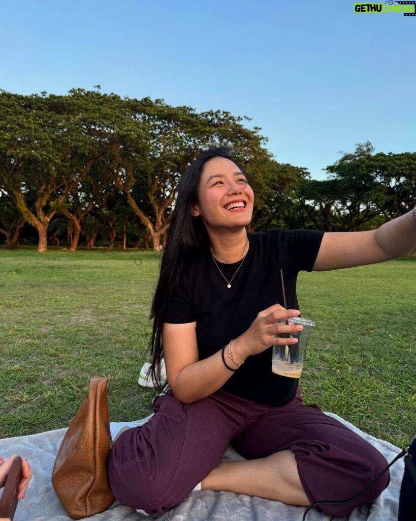 Actress Ritz Azul HD Photos and Wallpapers April 2025 | Gethu Cinema