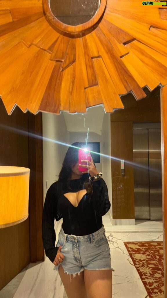 Actress Vanya Nagpal HD Photos and Wallpapers August 2025 | Gethu Cinema