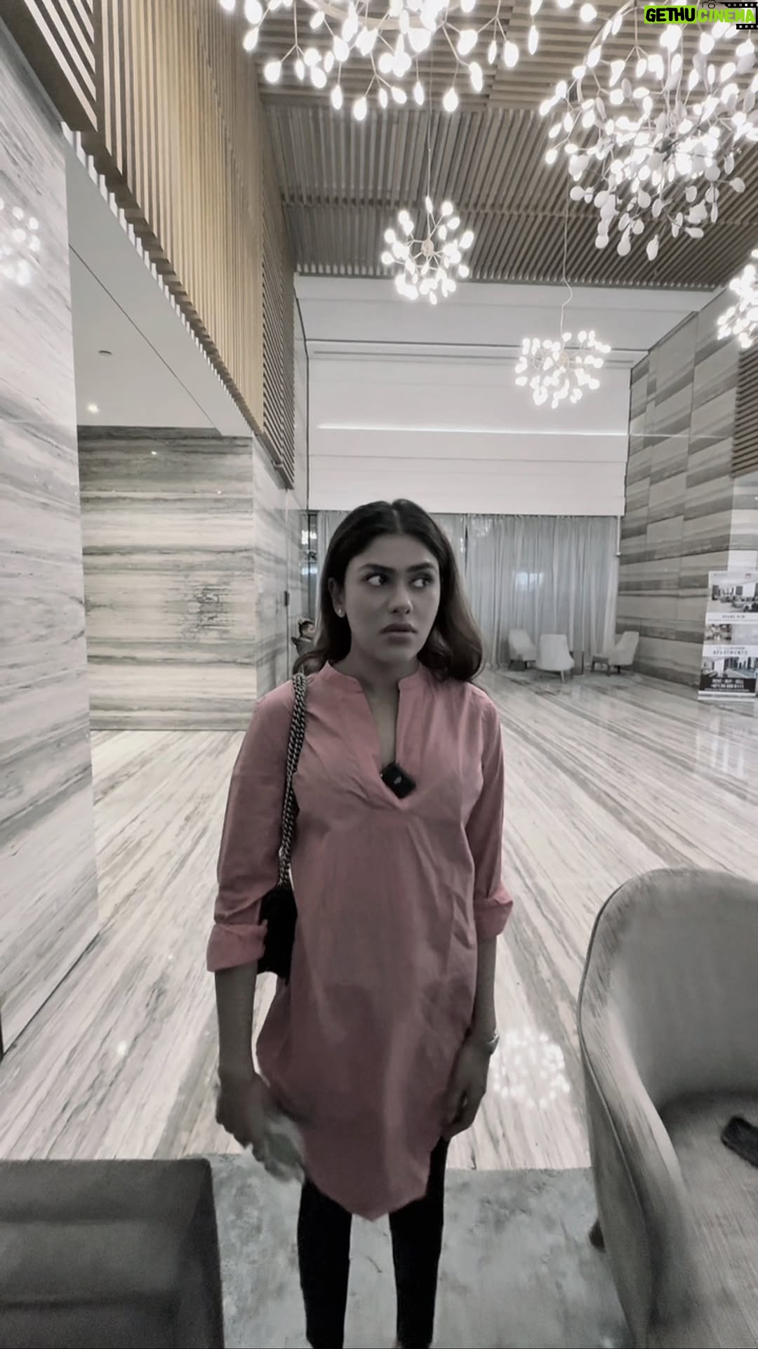 Actress Naira Shah HD Photos and Wallpapers September 2025 | Gethu Cinema