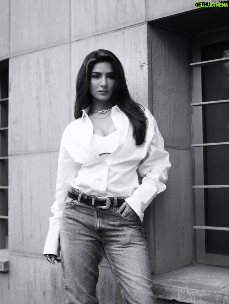 Actress Neha Khan HD Photos and Wallpapers October 2025 | Gethu Cinema
