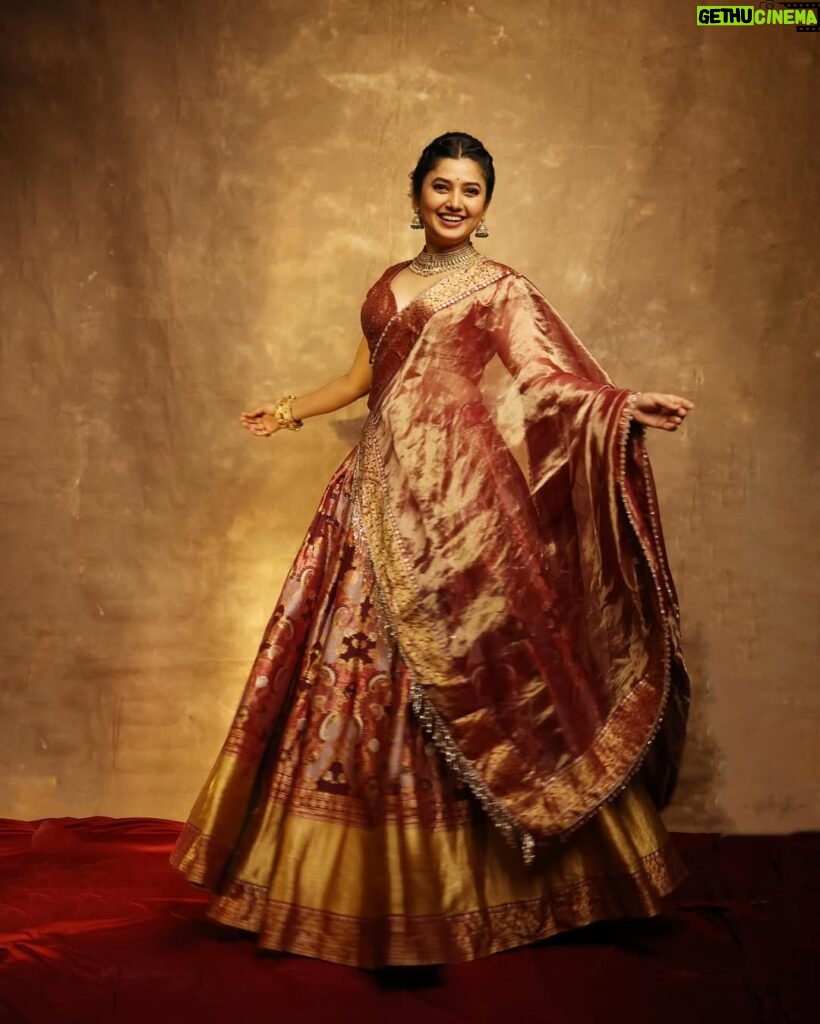 Actress Prajakta Mali HD Photos and Wallpapers October 2025 | Gethu Cinema