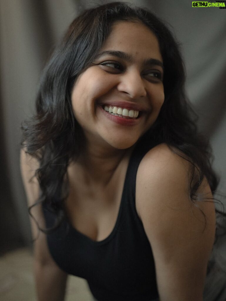 Actress Srinda HD Photos and Wallpapers October 2025 | Gethu Cinema