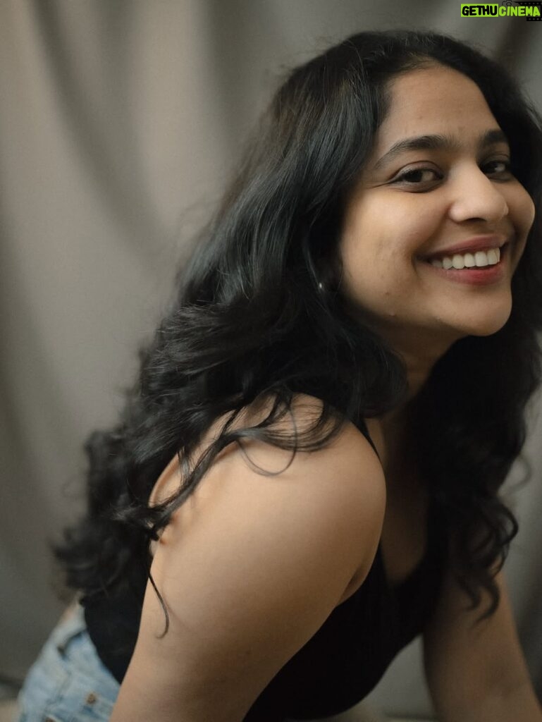 Actress Srinda HD Photos and Wallpapers October 2025 | Gethu Cinema