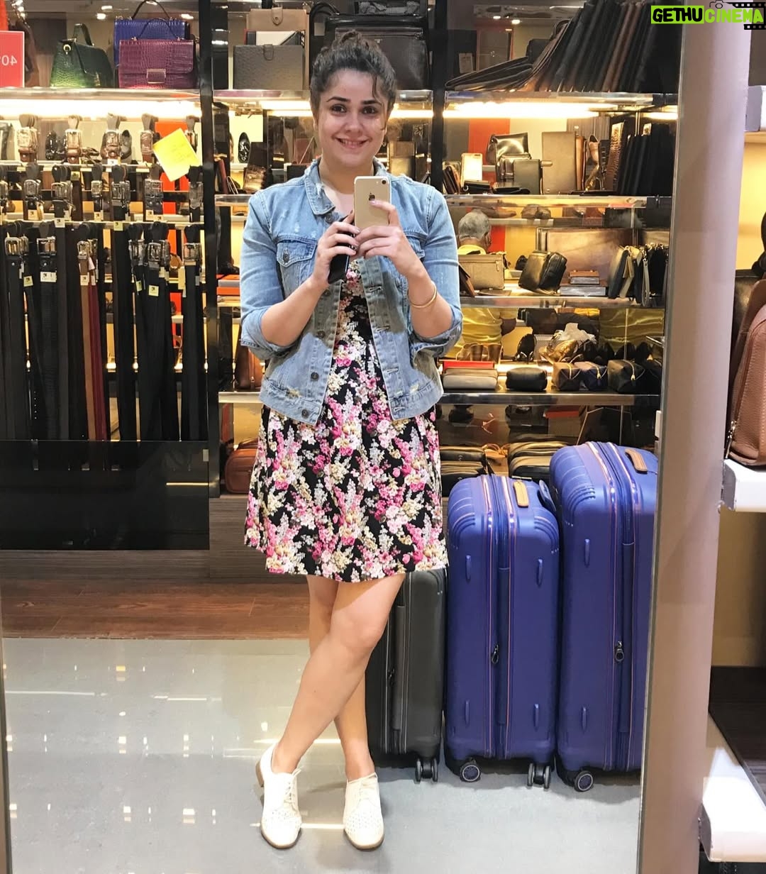 Actress Meher Vij HD Photos and Wallpapers October 2025 | Gethu Cinema