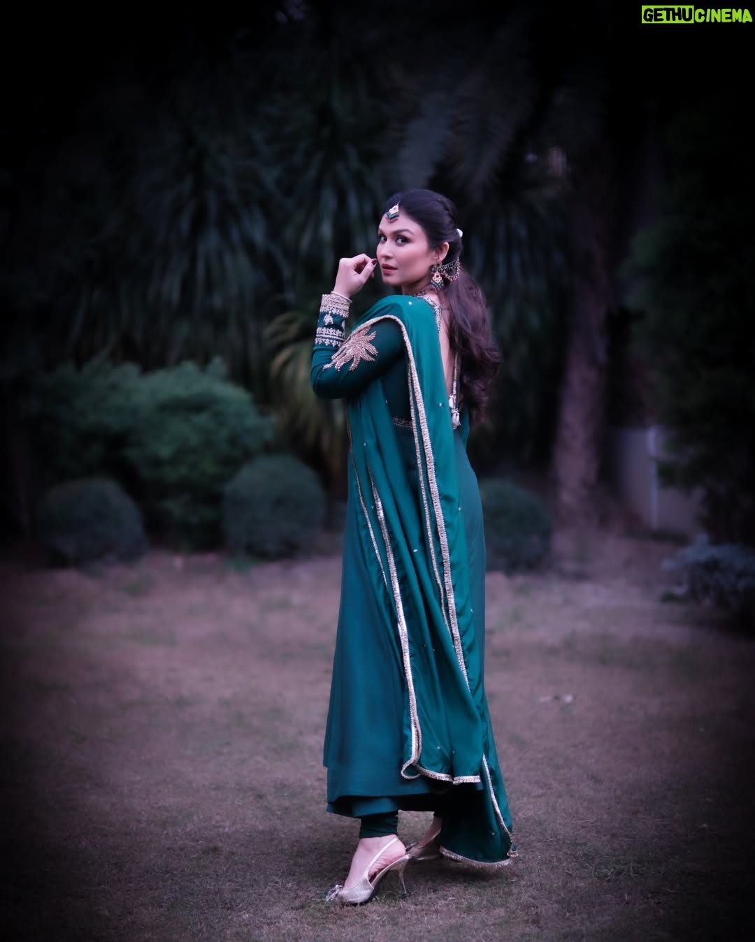 Actress Simran Kaur Hundal HD Photos and Wallpapers December 2025 ...