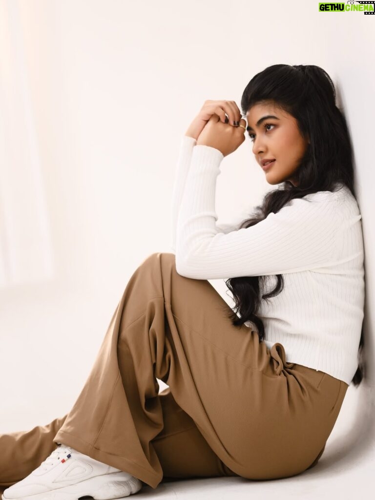 Actress Amrutha Prem HD Photos and Wallpapers November 2025 | Gethu Cinema