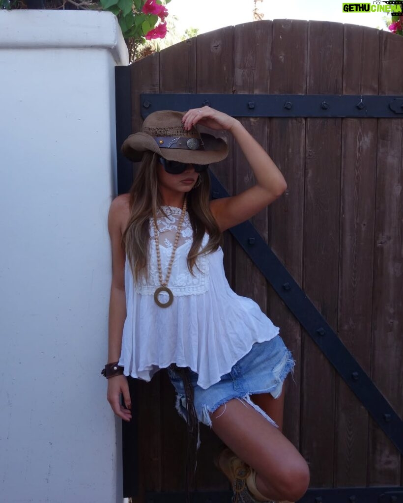 Actress Aria Spinello HD Photos and Wallpapers May 2025 | Gethu Cinema