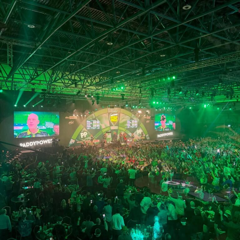 Actress Emma-Louise Paton HD Photos and Wallpapers December 2025 ...