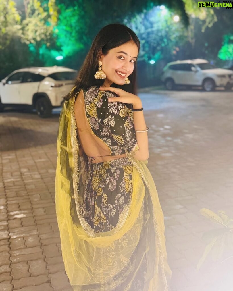 Actress Krati Saini HD Photos and Wallpapers October 2025 | Gethu Cinema