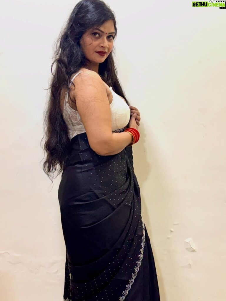 Actress Malvika Tomar HD Photos and Wallpapers December 2025 | Gethu Cinema